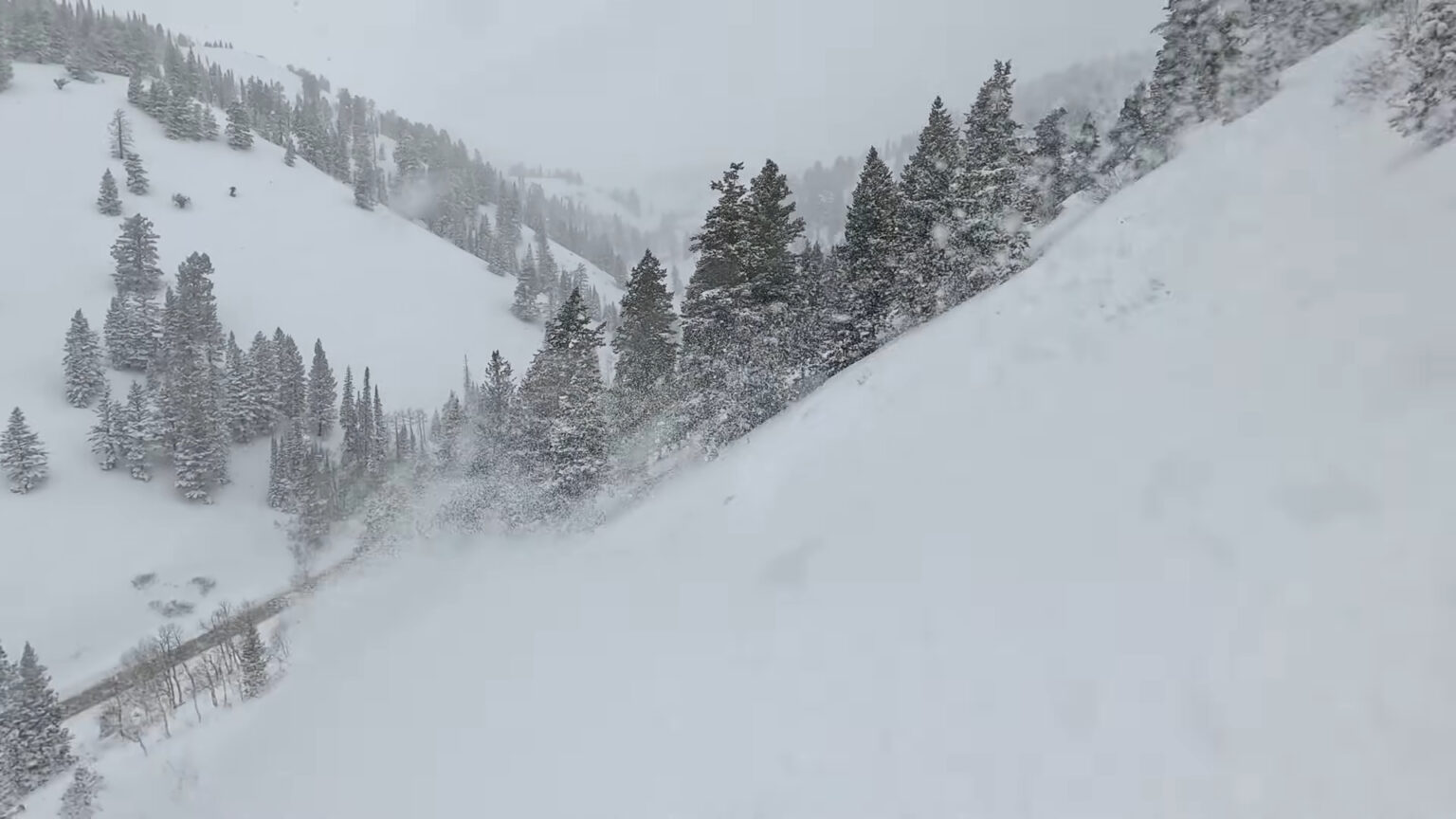 5 Scenic Montreal Ski Resorts for Snowboarding & Skiing - Sandia Hiking